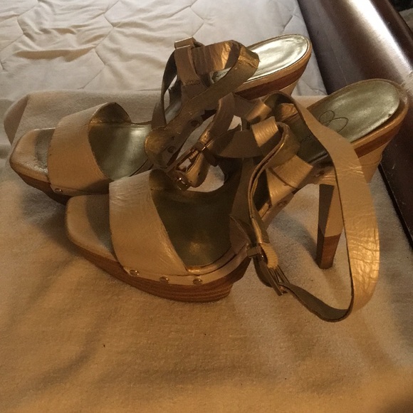 Jessica Simpson | Shoes | Metallic Gold Jessica Simpson Platform ...